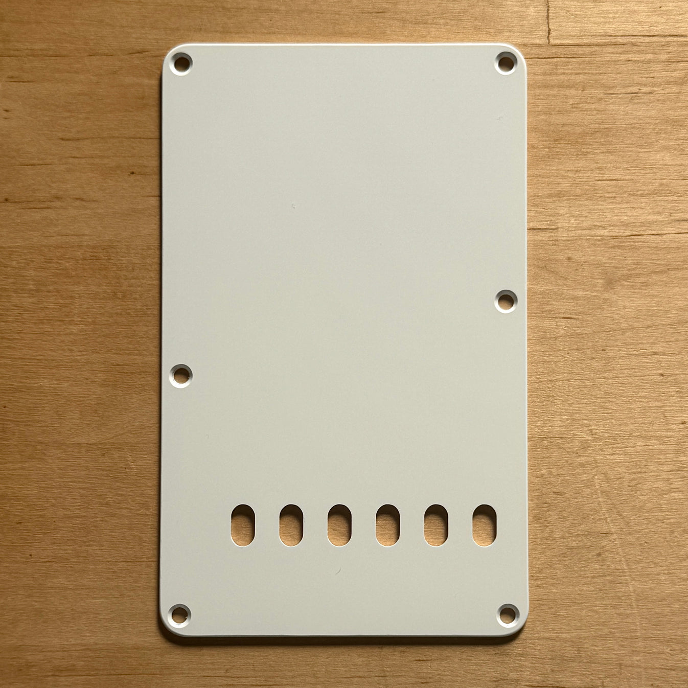 Vintage Strat® Back Plate in White – Realistic Relics